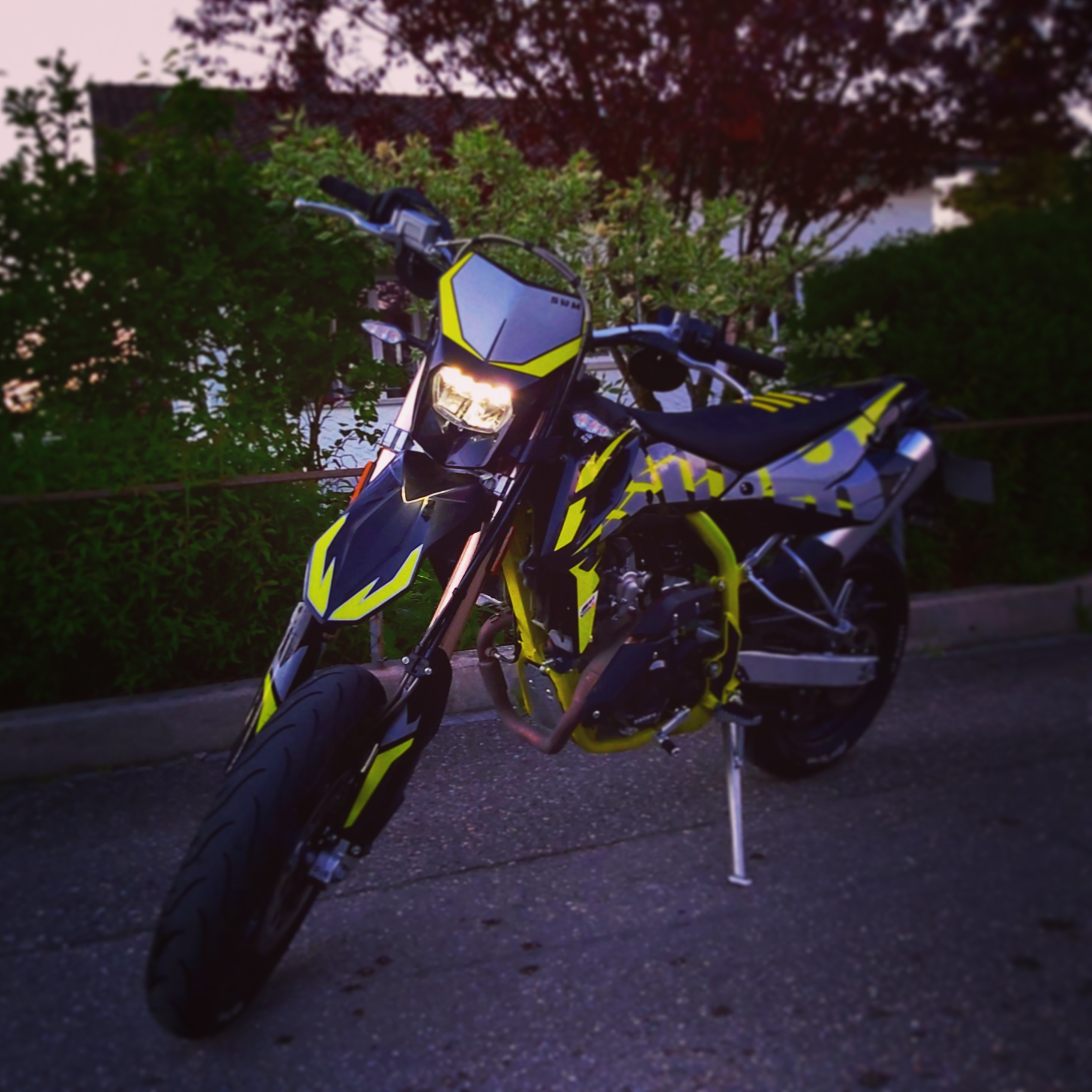 SWM SM 125R - Motochecker